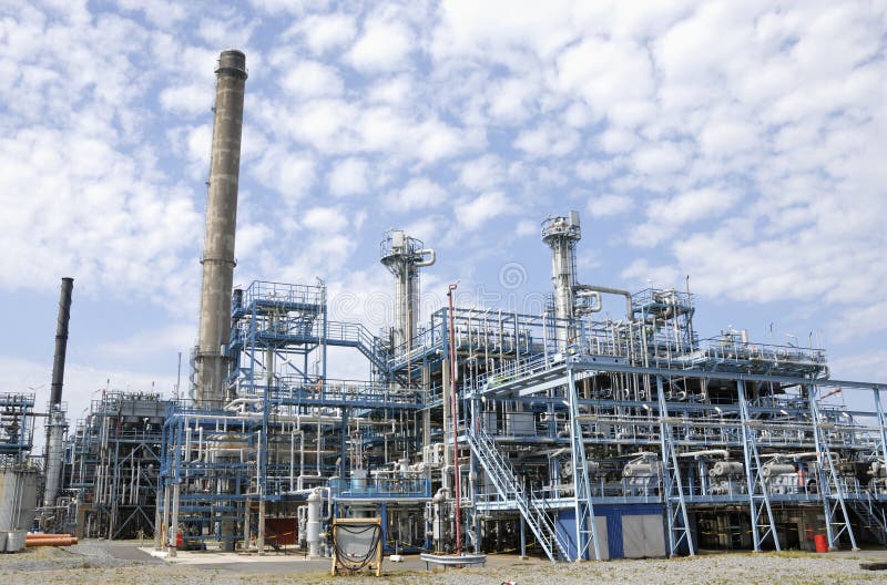 Raffinaderij Bedrijf Bij Nacht Stock Foto - Image of nacht, metaal ...