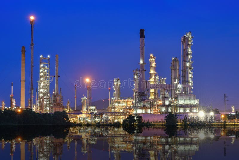 De Raffinaderij Van De Olie En Van Het Gas Stock Afbeelding - Image of ...