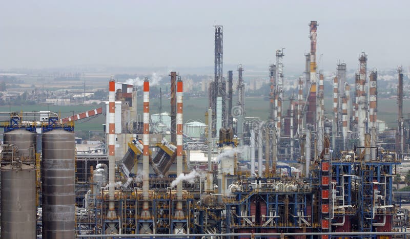 De Raffinaderijen Van De Olie Stock Foto - Image of raffinaderij, haifa ...