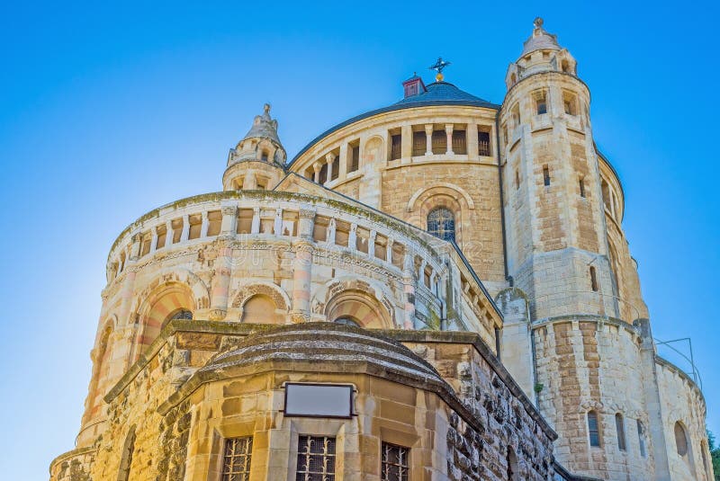 De reusachtige apsis stock afbeelding. Image of waarneming - 68437037