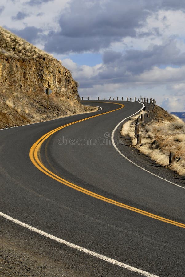 Landweg stock foto. Image of auto, lijnen, lijn, concreet - 4484554