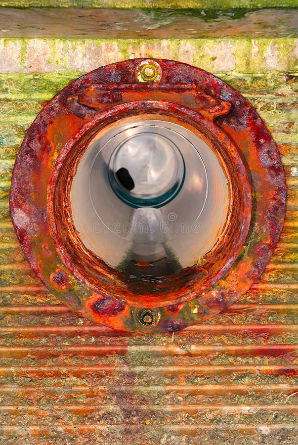 De Rioolbuis Van De Zeedijk Stock Afbeelding - Image of horizontaal ...