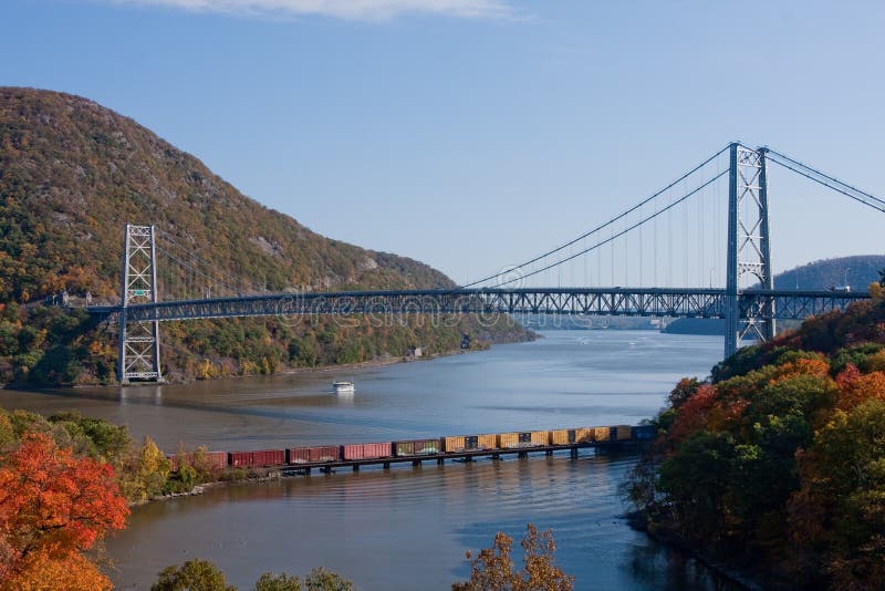 De Rivier van Hudson, NY stock afbeelding. Image of gebladerte - 3113469