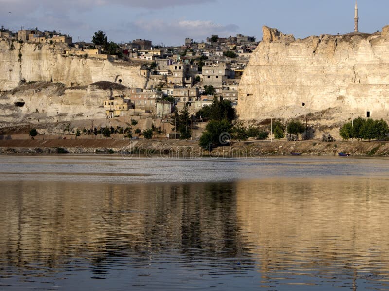 De Rivier Van Eufraat in Birecik, Turkije Redactionele Afbeelding ...