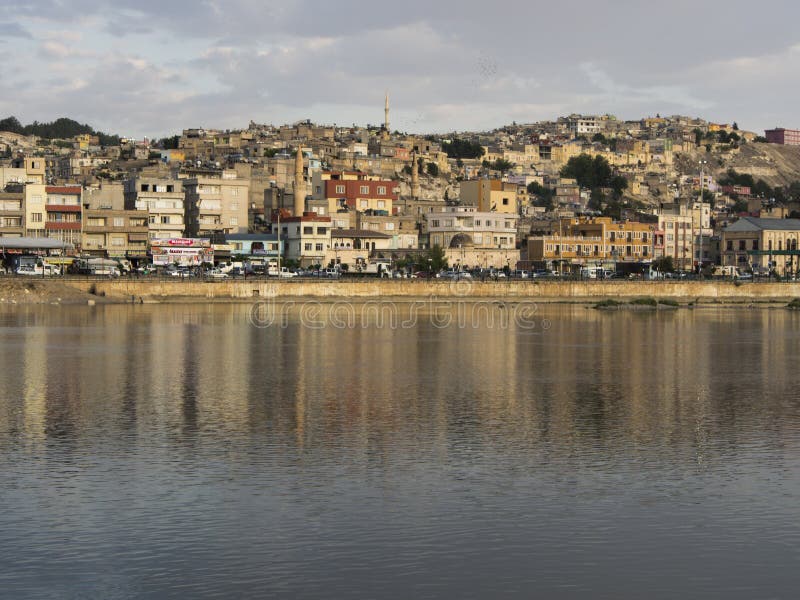 De Rivier Van Eufraat in Birecik, Turkije Redactionele Foto - Image of ...