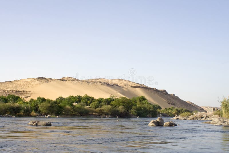 Nijl, Aswan stock afbeelding. Image of egyptisch, woestijn - 14031789