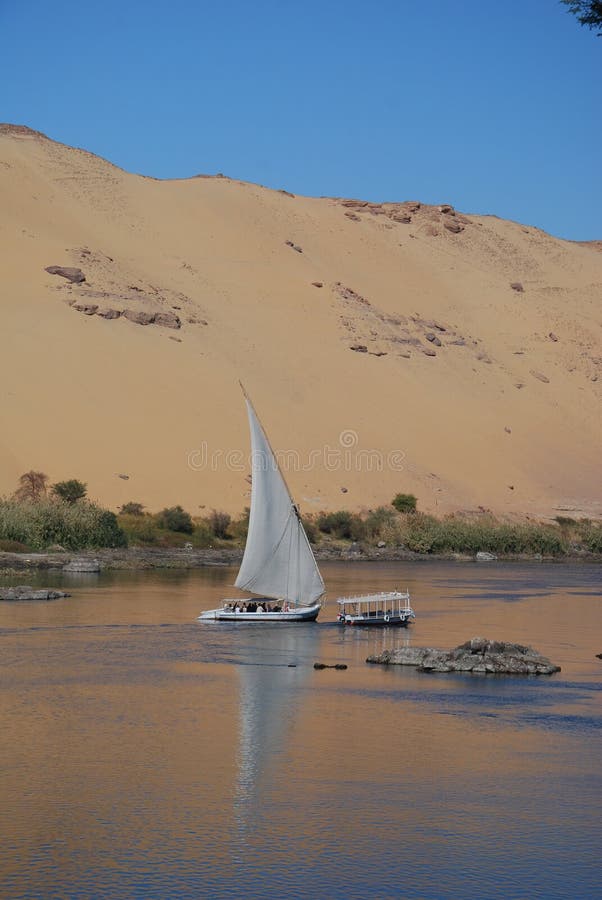 De Rivier Van Nijl in Aswan, Egypte Stock Afbeelding - Image of ...