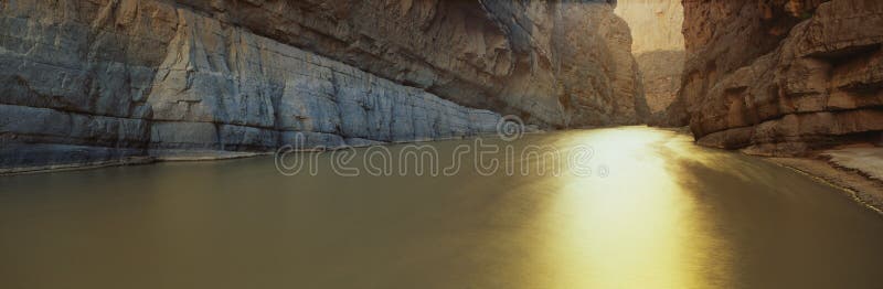 De Rivier Van Rio Grande, De Grens Van Texas/van Mexico Stock ...