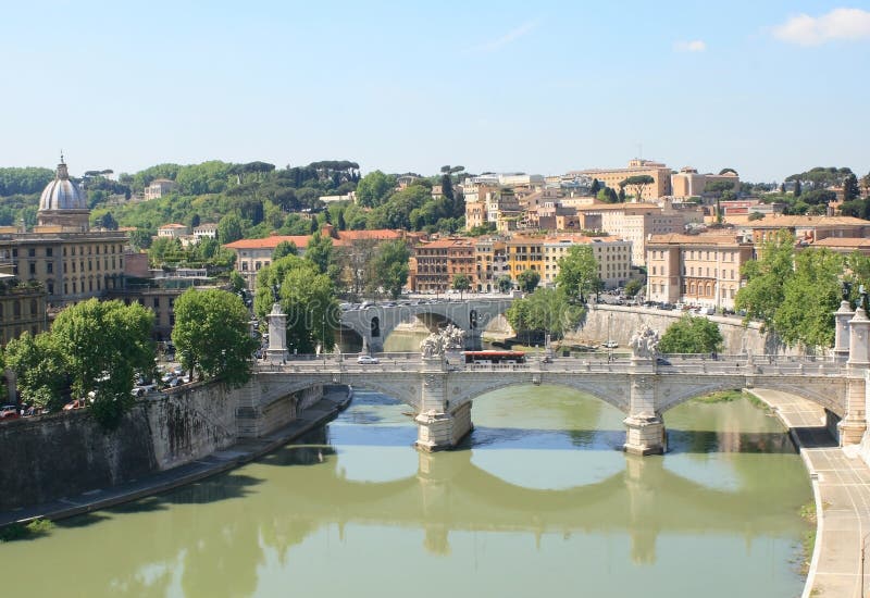De Rivier Van Tiber in Rome. Stock Afbeelding - Image of bestemming ...