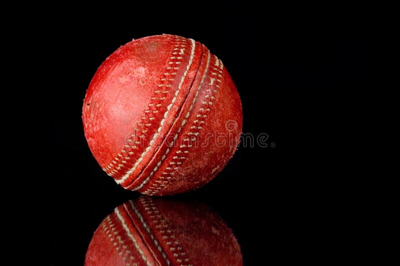 Rode Cricketbal Op Zwarte Achtergrond Stock Afbeelding - Image of ...