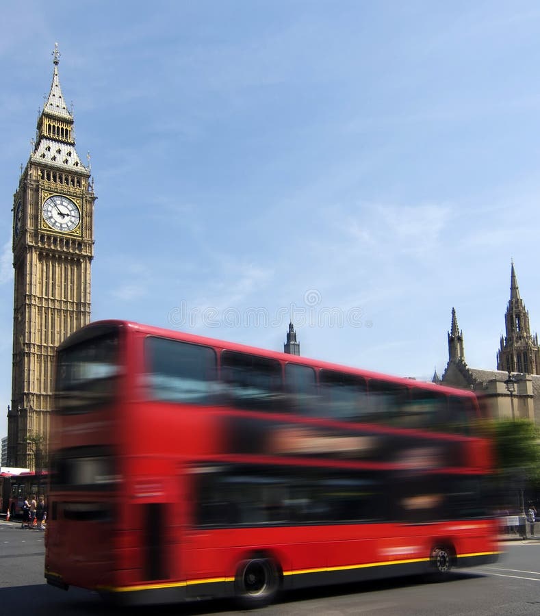 De Rode Bus Die Van Londen De Big Ben Overgaat Stock Afbeelding - Image ...