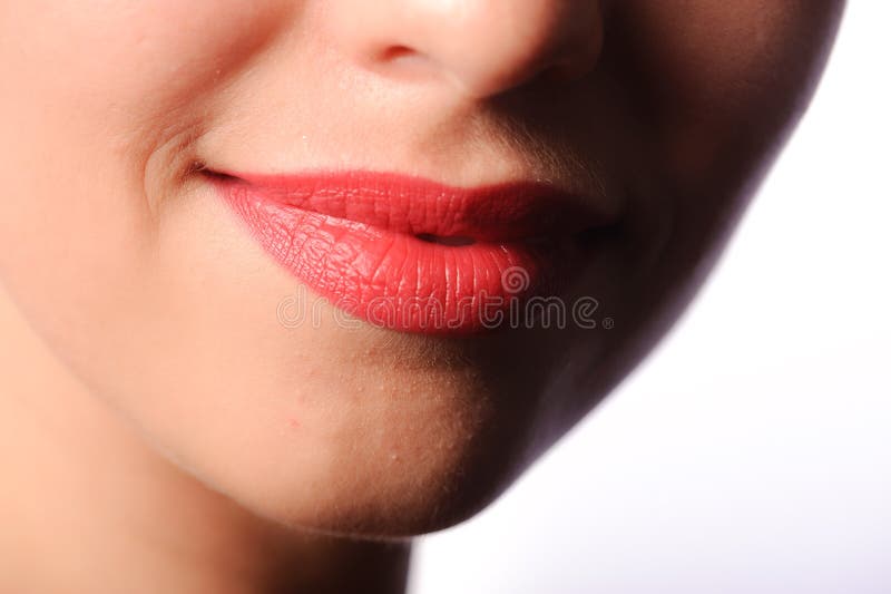 Glimlachende Jonge Vrouw Met Rode Lippen Stock Foto - Image of ...