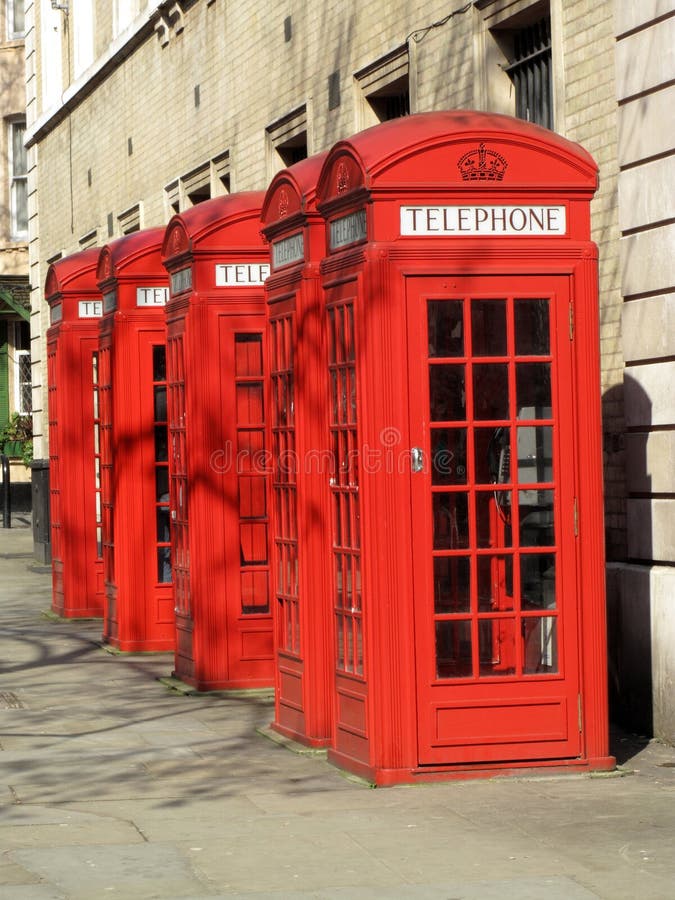 Rode Telefooncellen Van Londen Stock Foto - Image of deur, verticaal ...
