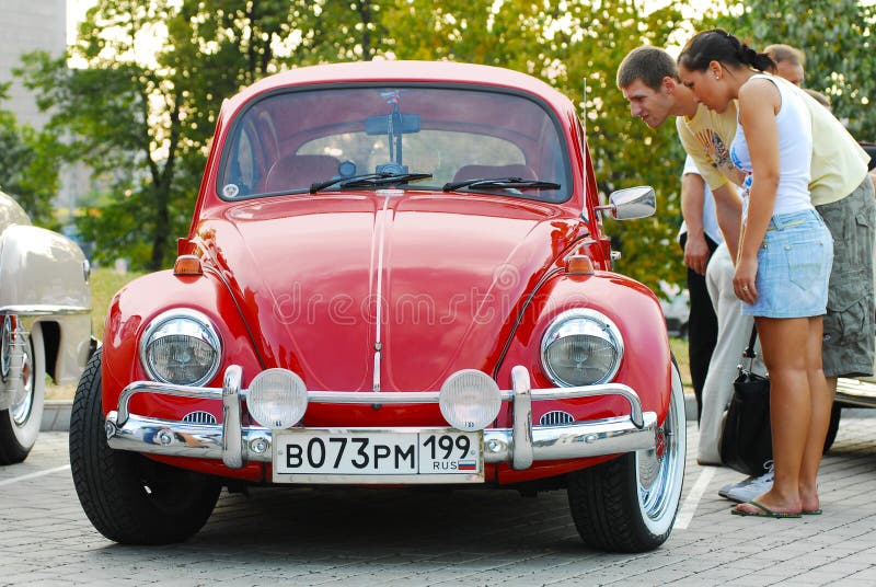 Rode Vintage Volkswagen Kever Redactionele Stock Afbeelding - Image of ...