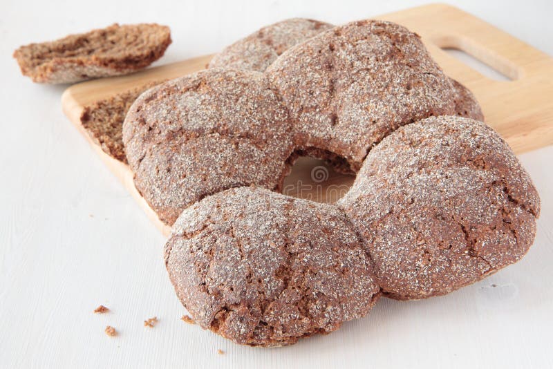 De Roggebrood Van Het Dorp Met Gat Stock Afbeelding - Image of rogge ...