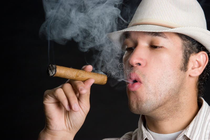 De Rokende Mens Van De Sigaar Stock Foto - Image of verfijnd, jong: 9094606