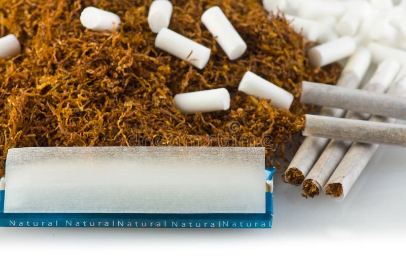 De Rol Van De Tabak En Van De Sigaret Stock Afbeelding - Image of ...