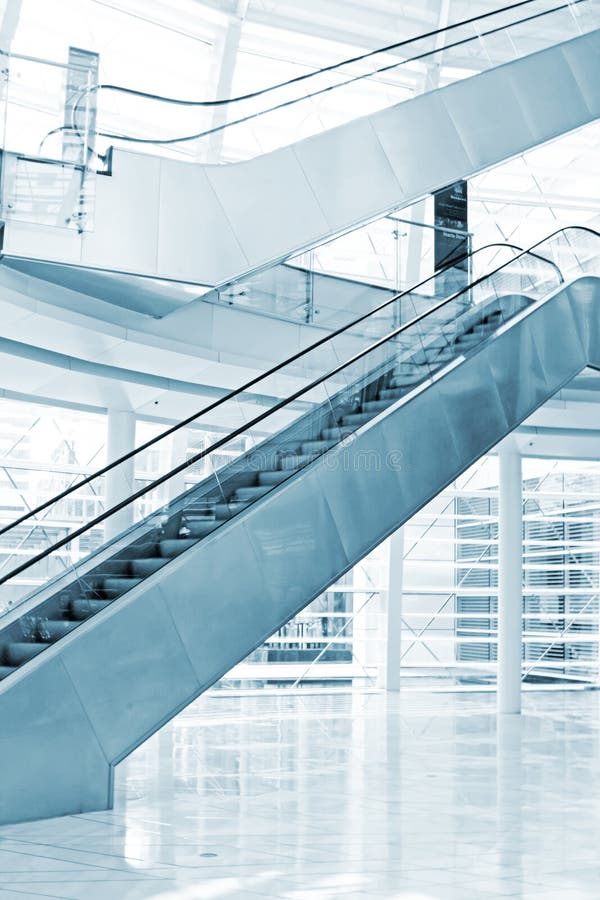 De Roltrappen Van De Tentoonstelling Stock Afbeelding - Image of gebouw ...