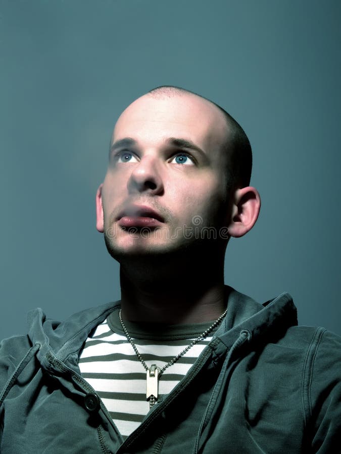 De rook van de mens stock afbeelding. Image of licht, manier - 4913369