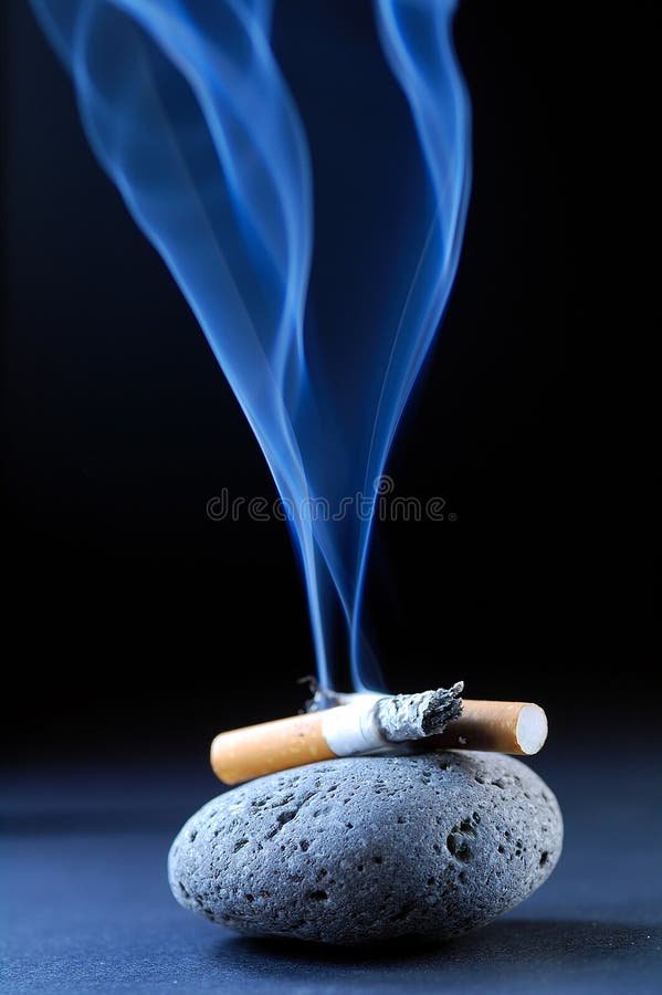 De rook van de sigaret stock foto. Image of brand, aroma - 5846372