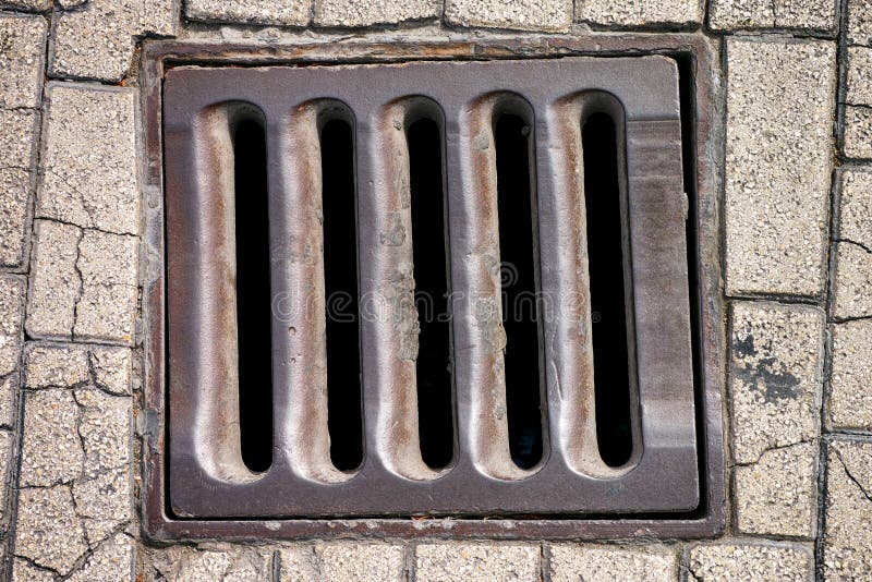 Rioolrooster stock foto. Image of stoep, industrie, afvoerkanaal - 32012390