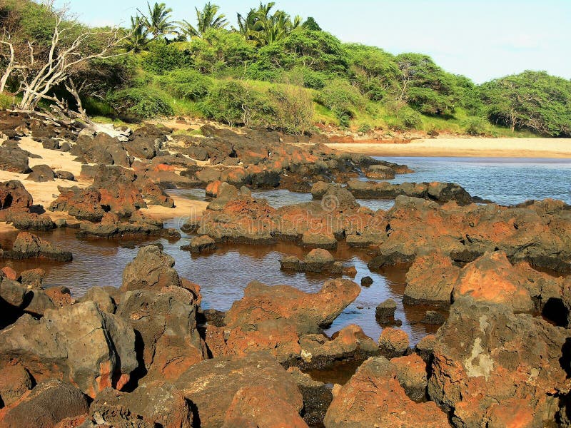 De Rotsen Van De Lava, Strand Kapukahehu Stock Afbeelding - Image of ...