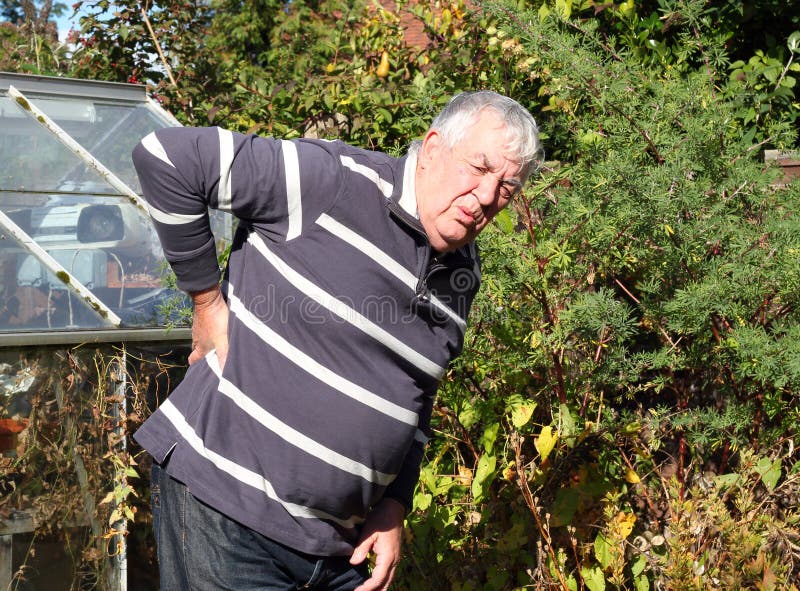 Rugpijn bij mannen stock afbeelding. Image of spier, bejaarden - 26973111