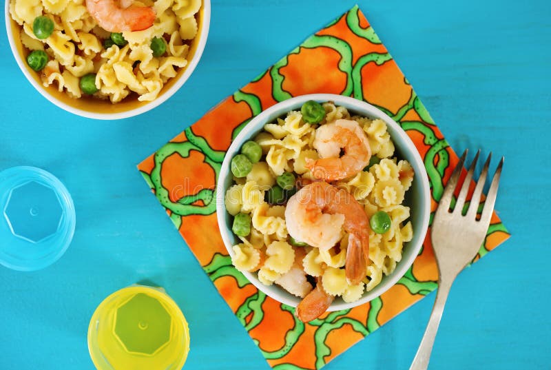 De Salade Van Garnalen Met Groene Erwt Stock Afbeelding - Image of ...