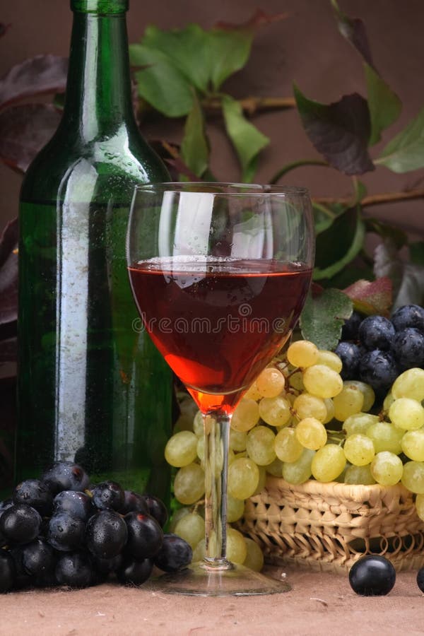 De Rode Wijn Van De Wijnsamenstelling Stock Foto - Image of roze ...