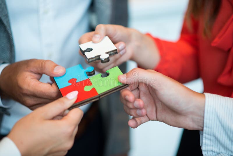 De Samenwerking Team Concept Van De Bedrijfsmensenpuzzel Stock Foto ...