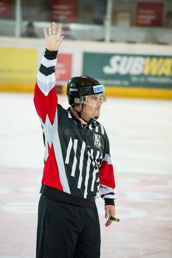 De Scheidsrechter Van Het Hockey Redactionele Foto - Image of hockey ...