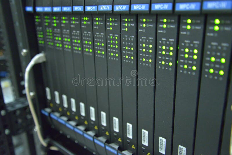 De Servers Van Het Computernetwerk Met Het Gloeien LEDs Stock Foto ...