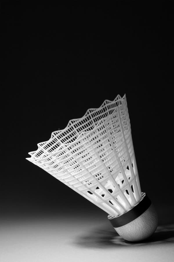 De Shuttle Van Badmington Die Op Wit Wordt Geïsoleerdn Stock Afbeelding ...