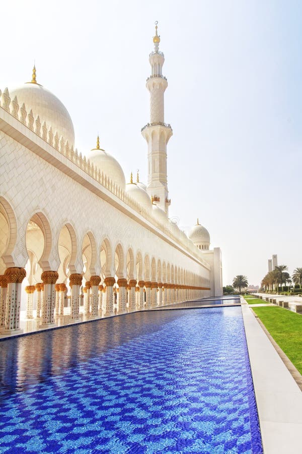 De Sjeik Zayed Moskeegracht Stock Afbeelding - Image of cultuur, sjikh ...