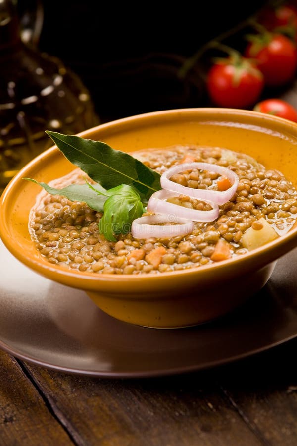 Linzensoep stock afbeelding. Image of maaltijd, tomaat - 22838079