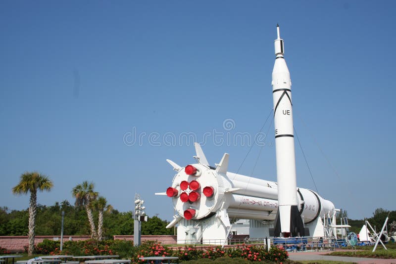 De Spanningsverhogers Van De Raket En Raket Stock Afbeelding - Image of ...