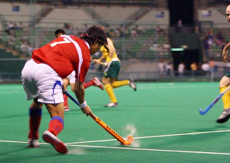 De Speler Van Het Hockey in Actie Stock Afbeelding - Image of stokken ...