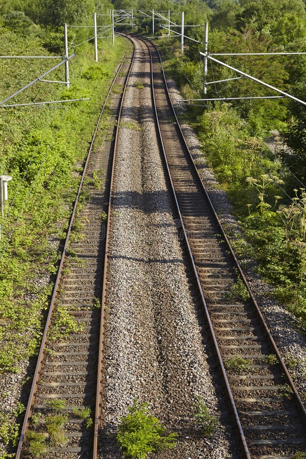 De Samenvoegende Sporen Van De Spoorweg Stock Foto - Image of ontdekken ...