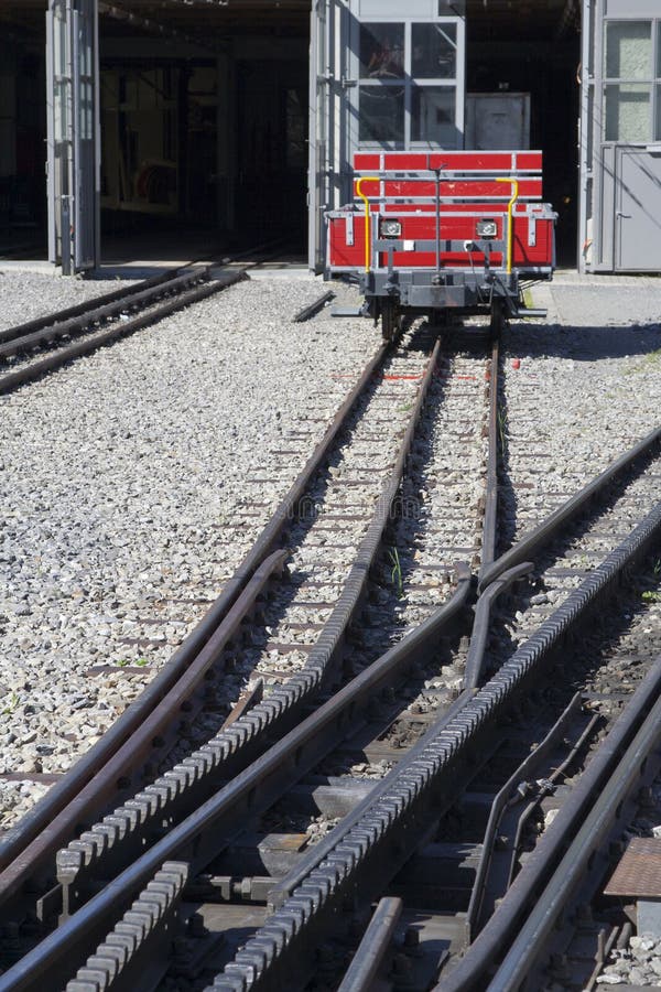 De sporen van het rek stock foto. Image of trein, alpen - 26339096