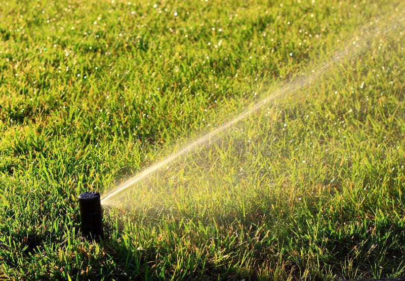 De Sproeier Van Het Watergazon Stock Foto - Image of daling, pomp: 41352750