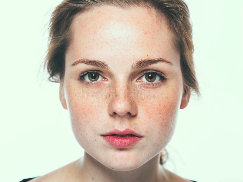 De Sproeten Van Het De Schoonheidsportret Van De Vrouwenstudio Met Lang ...