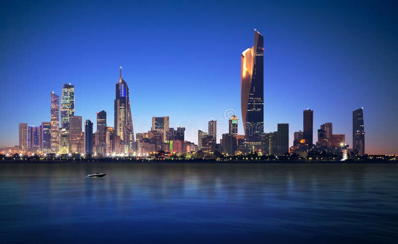 Kuwait City 's Nachts redactionele stock afbeelding. Image of ...