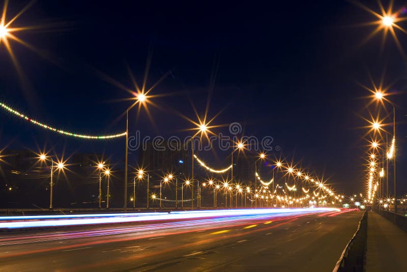 De Stadslichten Van De Nacht Stock Foto - Image of straatlantaarns ...