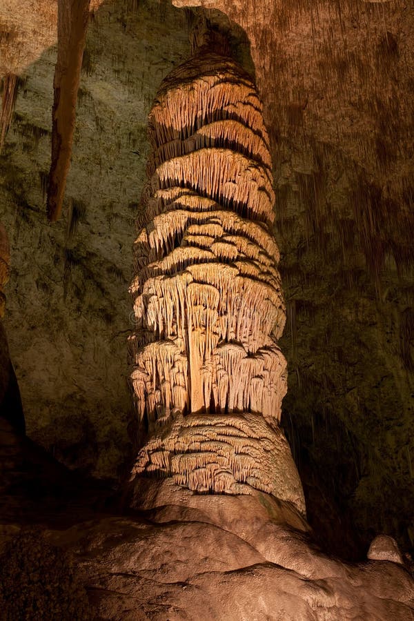 De Stalagmiet Van De Holen Van Carlsbad Stock Afbeelding - Image of ...