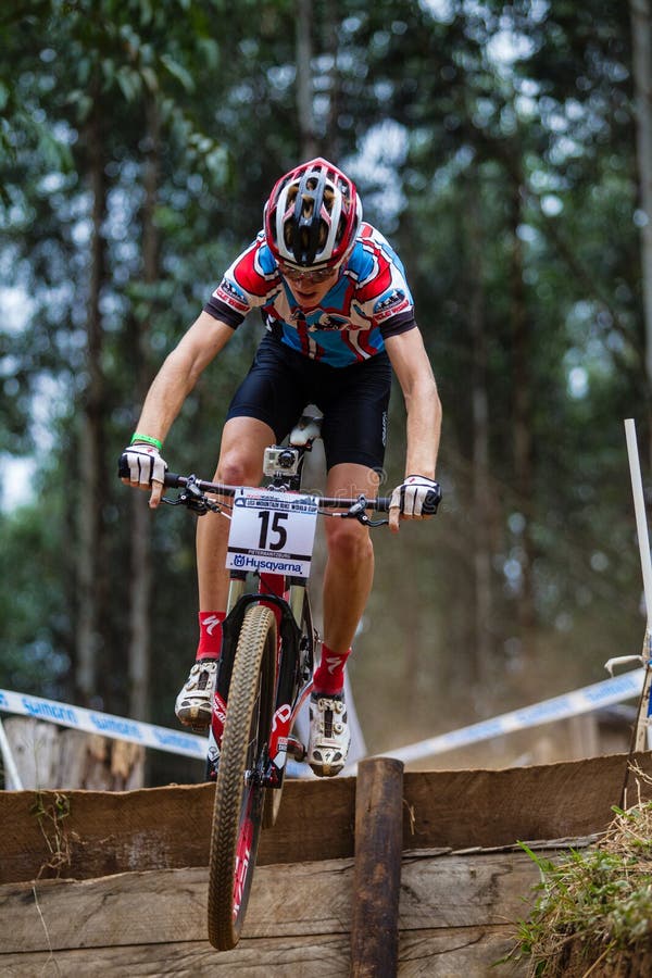 De Stap Van De Vlucht Van Het Ras Van De Ruiter MTB Redactionele ...