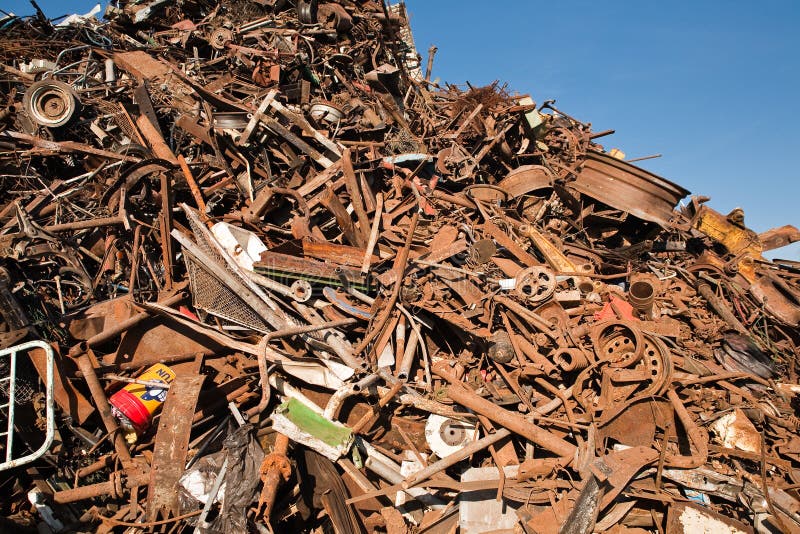 De Stapel Van Het Schroot En Van De Troep Stock Afbeelding - Image of ...