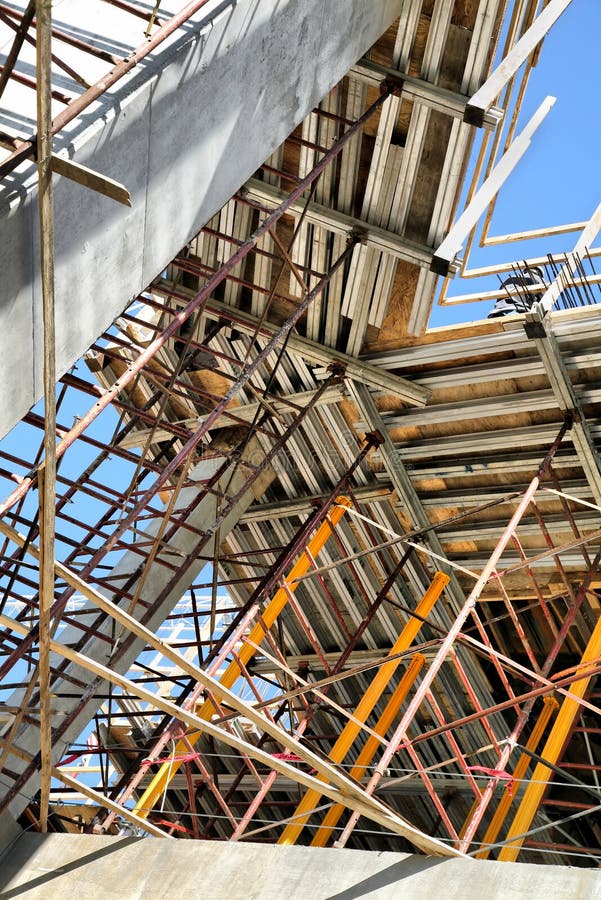 Bouwsteiger stock afbeelding. Image of bouw, vloeren - 33515161