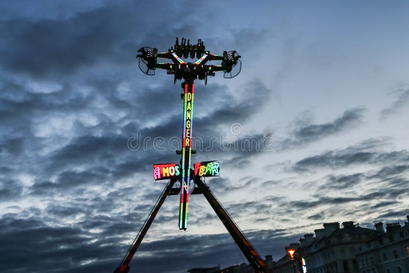 Super slinger in pretpark stock afbeelding. Image of spel - 18633367