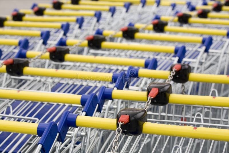 De supermarkt van de kar stock afbeelding. Image of lijn - 6002965