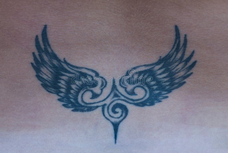 De Tatoegering in De Vorm Van Vleugels Op De Rug Stock Afbeelding ...